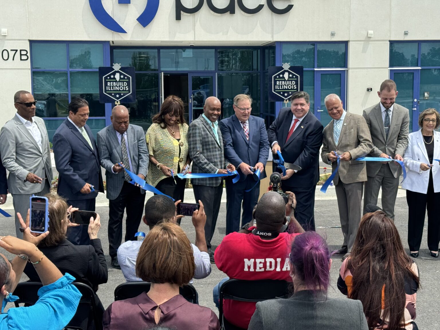 Pace Bus Unveils New South Suburban Facility with Illinois Governor ...